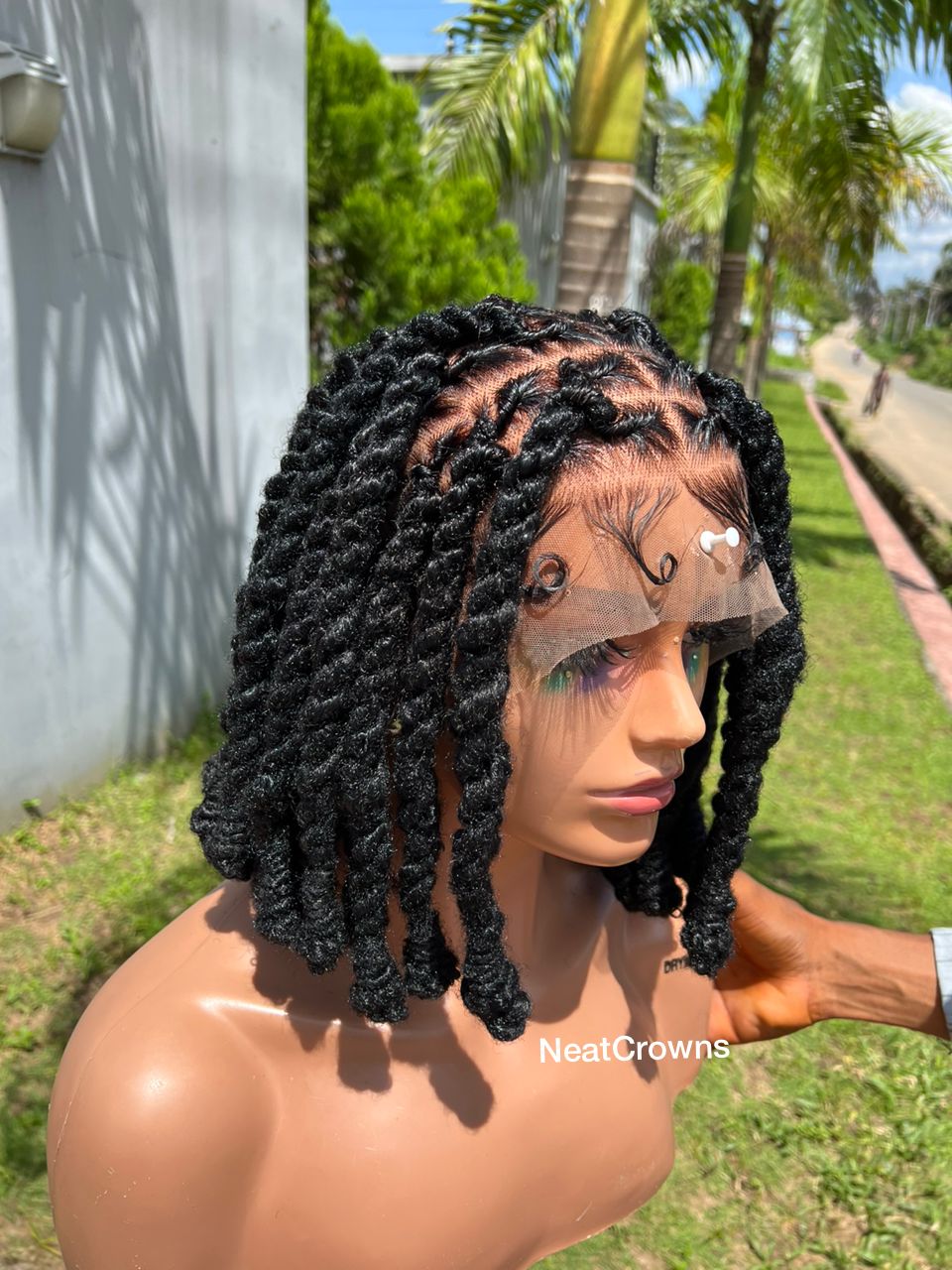 Invisible Locs – NeatCrowns